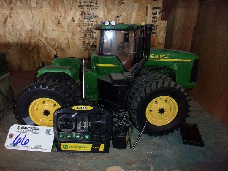 John Deere remote control 9620 toy tractor - Backes Commercial Auctioneers