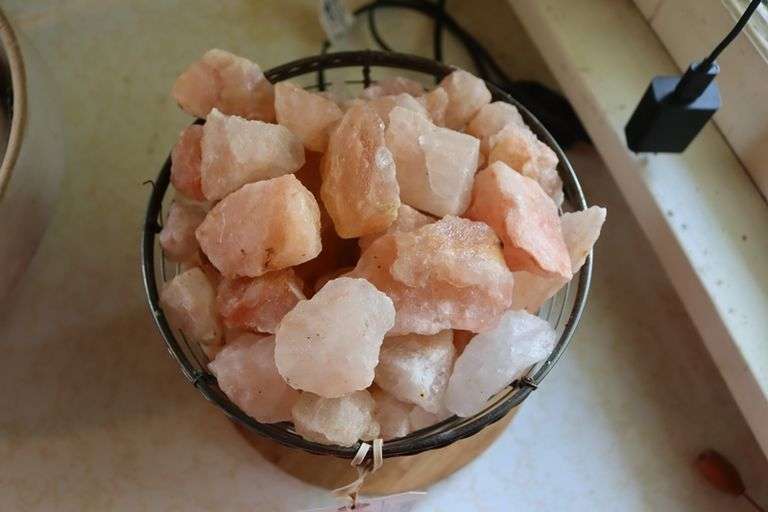 Counter top lighted rock display - Backes Commercial Auctioneers