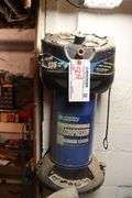 Campbell Hausfeld 2 gallon wall mount air compressor - located in ...