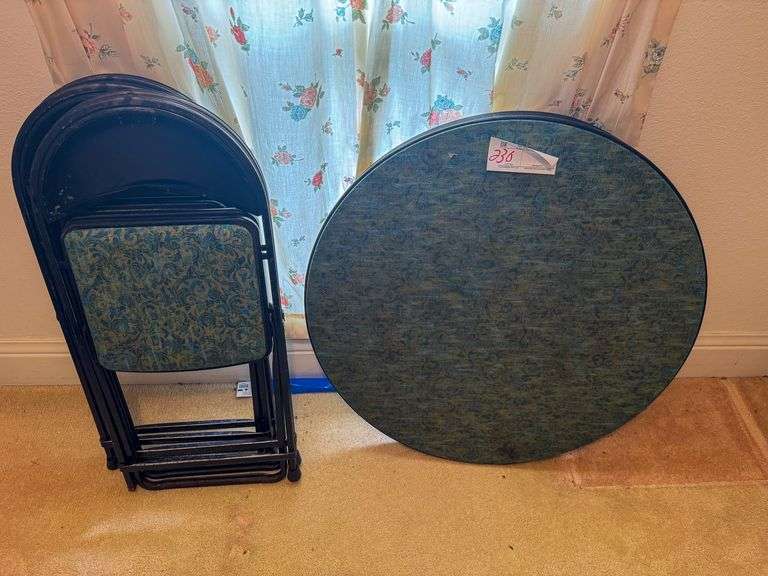35" Round card table and 4 folding chairs - Backes Commercial Auctioneers