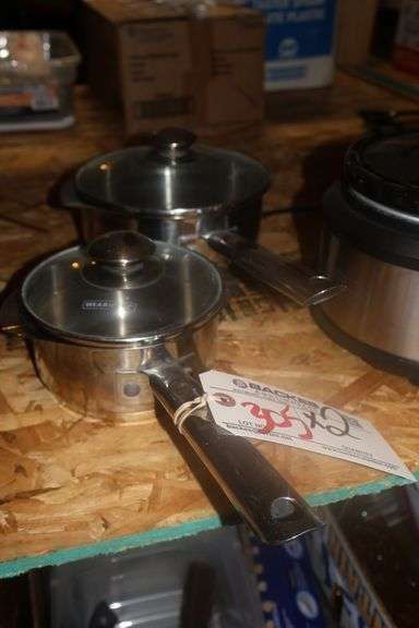Times 2 - Small sauce pans w/; lids - Backes Commercial Auctioneers