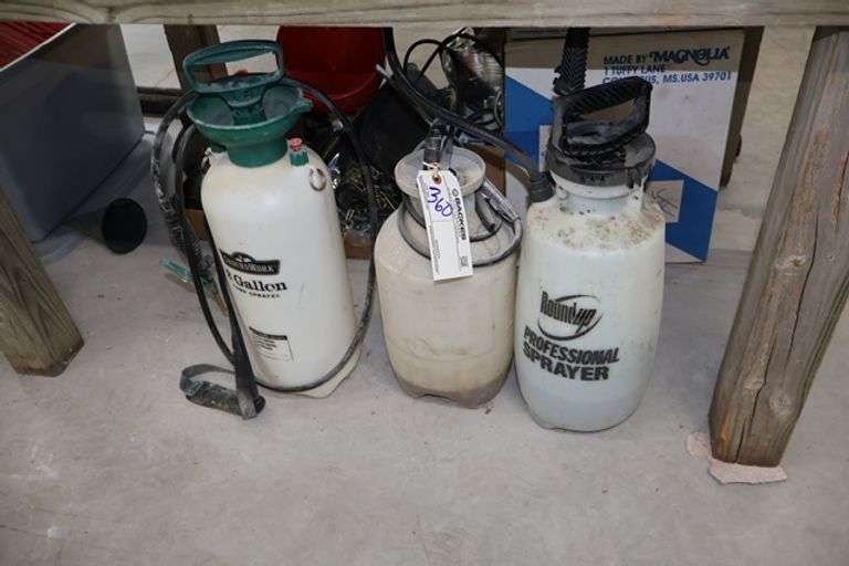 All to go - 3 hand pump sprayers - Backes Commercial Auctioneers