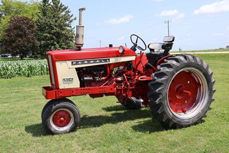 International Harvester 504 tractor - 2907 hours - s/n: 10514-SYFF ...