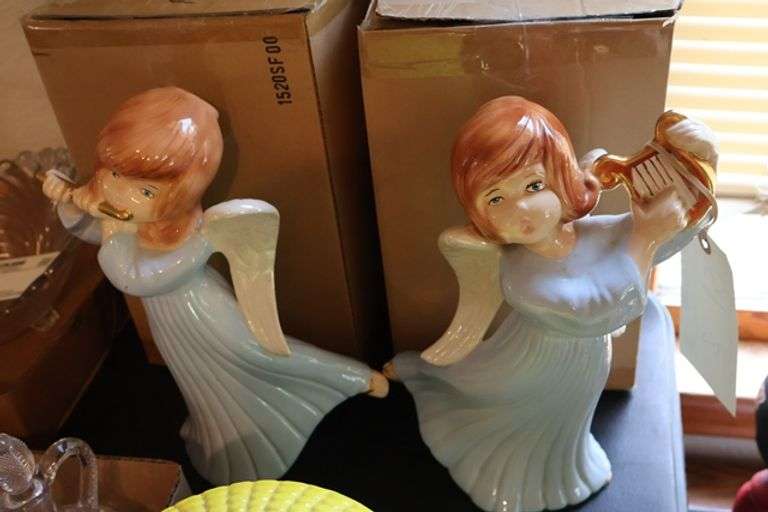 Pair to go - 12" tall ceramic angels playing music figures - Backes ...