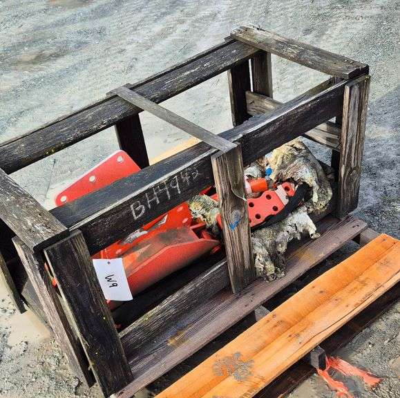 Kubota BH92 Mounting Kit (BH4942) - Beekman Auctions Ltd