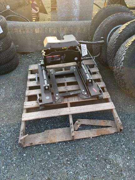 5th Wheel Slider Hitch - Beekman Auctions Ltd