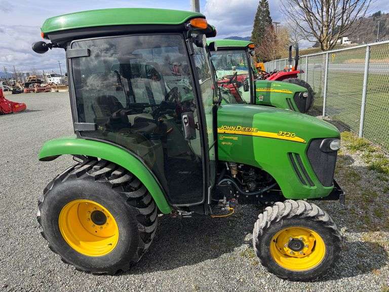2013 John Deere 3720 Tractor - Beekman Auctions Ltd