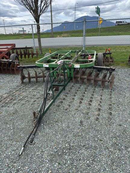 John Deere 620 Disc - 9.5' - Beekman Auctions Ltd