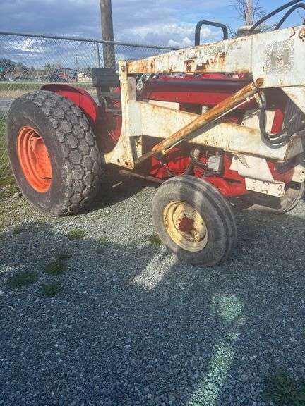 International 504 Tractor With Loader - Beekman Auctions Ltd