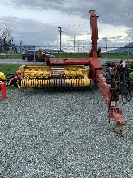 New Holland FP240 Forge Harvester With Grass Head - Beekman Auctions Ltd