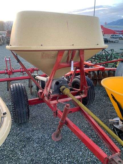 Vicon 1T Fertilizer Spreader on Wheels - Beekman Auctions Ltd