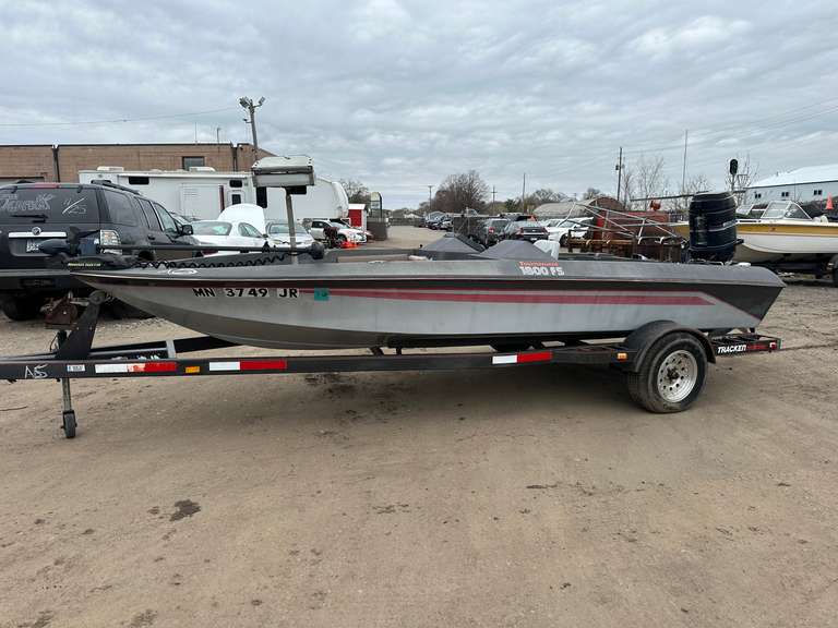 1999 Tournament 1800FS Bass Tracker - Cedar Towing & Auction