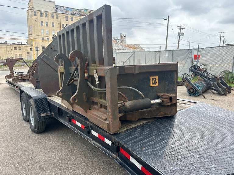 bawlin clam bucket - Cedar Towing & Auction