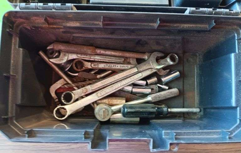 Tool Box w/ Misc. Hand Tools - ELCO Auctions