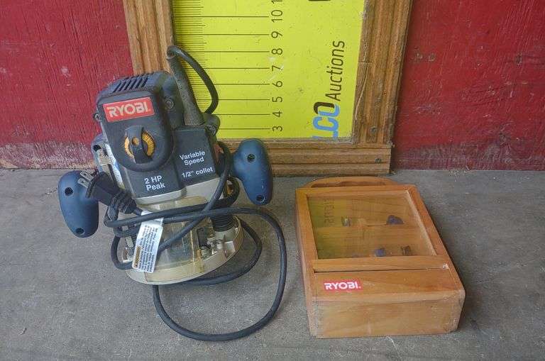 Ryobi Router (Does Work) & Ryobi Router Bits - ELCO Auctions