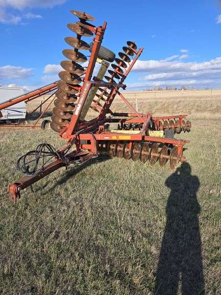 KRAUSE 17' DISC. HEAVY DUTY, WELL BUILT. FIELD READY. ~20" disc's ...