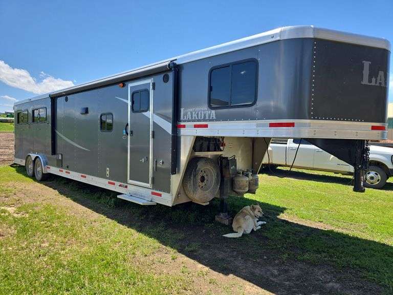 2020 LAKOTA COLT EDITION 4 HORSE TRAILER WITH MANGERS AND LIVING ...