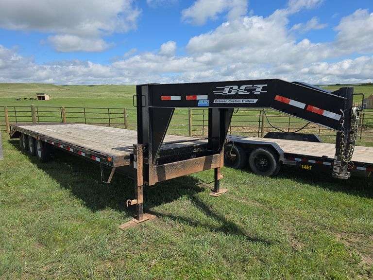 2008 DCT 30' FIFTH WHEEL FLAT BED TRAILER. 7000LBS TRIPLE AXLES ...