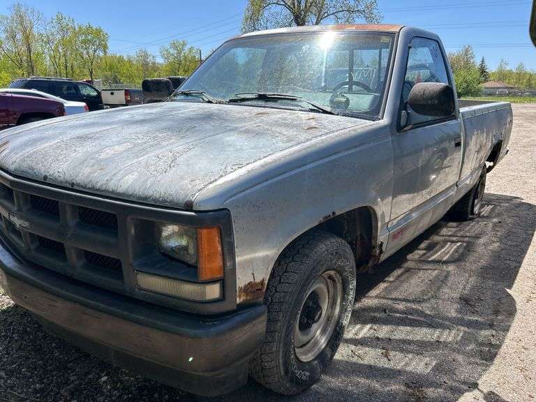 1992 CHEVROLET GMT-400 Cheyenne - Greater Detroit Auto Auction