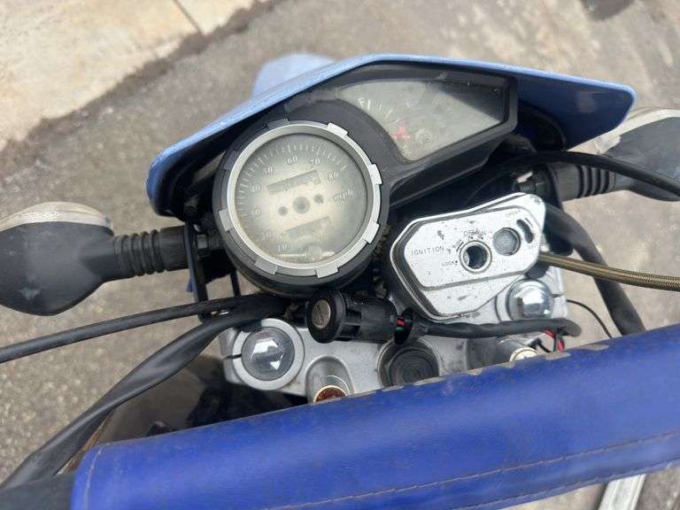 2016 Hawk Dirt bike - - Greater Detroit Auto Auction