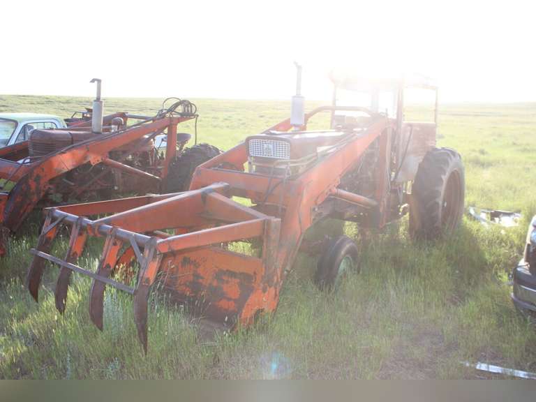 McCormick Farmall w/ Cab & Dual Loader - Hewitt Land Company