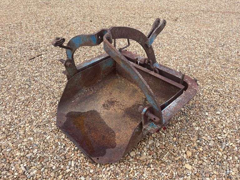 Massey Ferguson Reversible Dirt Scoop Attachment - JJ Merchant