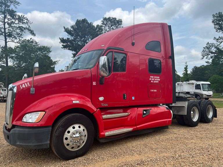 2012 Kenworth T700 T/A Sleeper Truck Tractor (994,021 Miles) - JJ Merchant