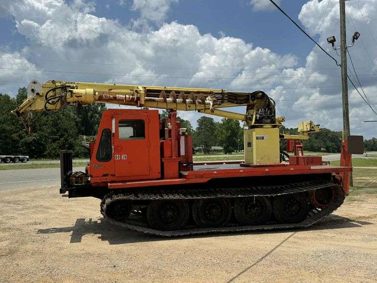 Nodwell FN110 Track Carrier with Digger Derrick (2170 Hours) - JJ ...