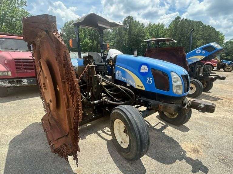 2011 New Holland T5040 Tractor - JJ Merchant