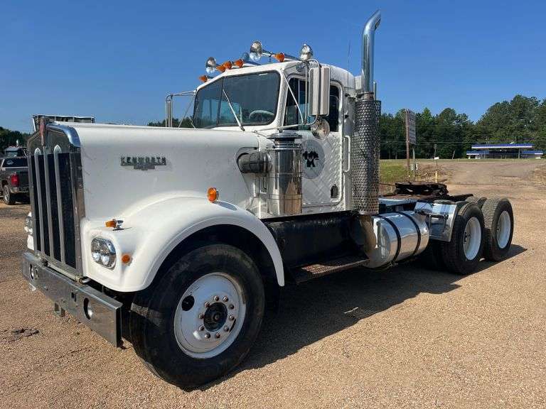 1973 Kenworth W923 “A-Model” Day Cab Tractor Truck (104,030 Original Miles) - JJ Merchant