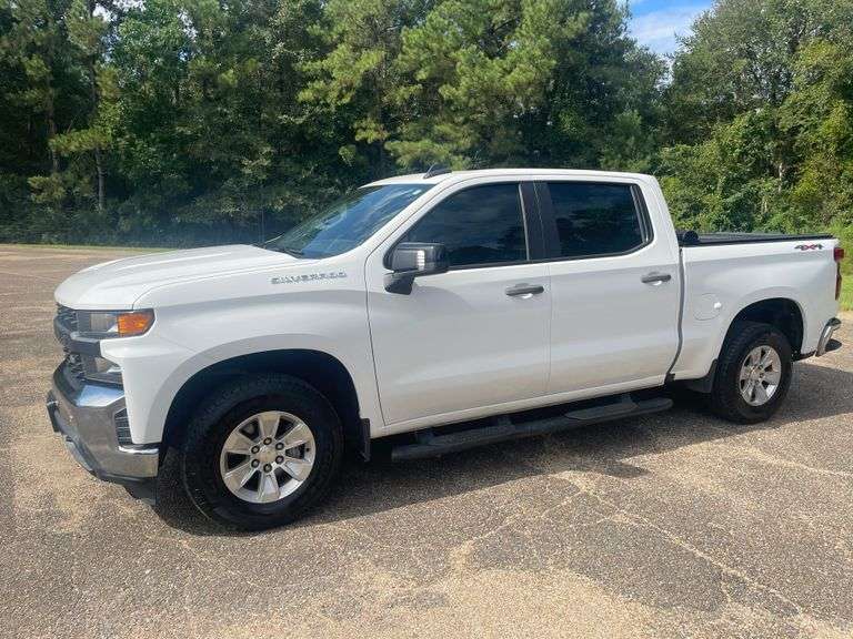 2019 Chevrolet Silverado 1500 4 Door Crew Cab 4x4 Pickup Truck (140,968 Miles) - JJ Merchant LLC