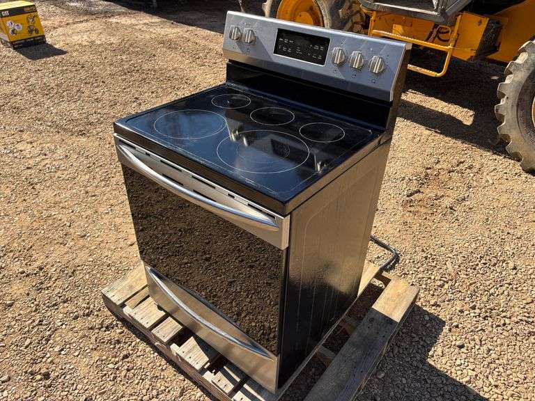 Frigidaire 5 Burner Electric Stove/Oven - JJ Merchant LLC