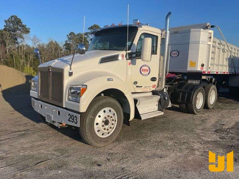 2020 KENWORTH T880 TANDEM AXLE DAY CAB TRUCK TRACTOR