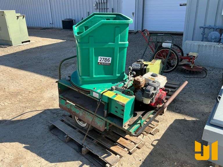 WIC STRAW CHOPPER SN HLG-16946 - Jeff Martin Auctioneers, Inc.