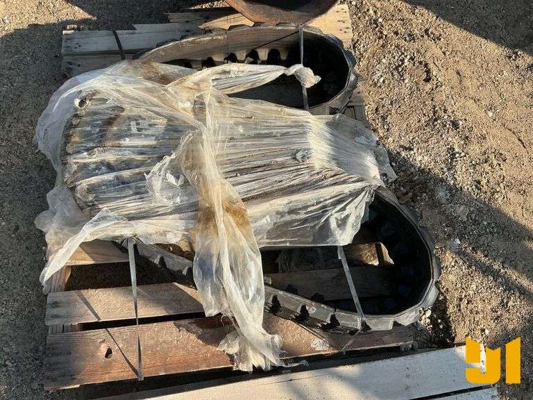 SOLIDEAL RUBBER TRACK SN: 0632535069 - Jeff Martin Auctioneers, Inc.