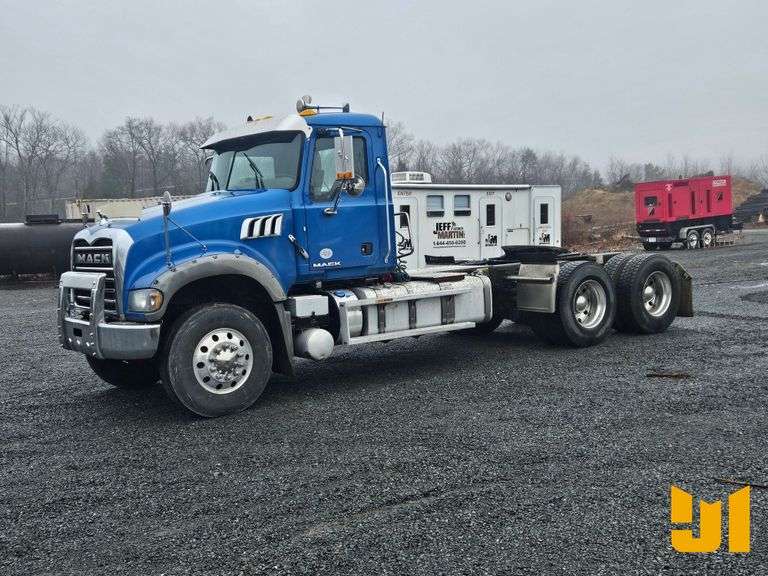 2017 MACK GU (GRANITE) TANDEM AXLE DAY CAB TRUCK TRACTOR VIN ...