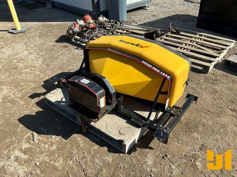 SNOWEX PIVOT PRO 1075 HITCH MOUNTED SALT SPREADER - Jeff Martin ...