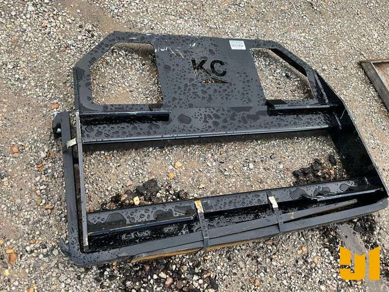 UNUSED KC 46 INCH FORK FRAME - Jeff Martin Auctioneers, Inc.