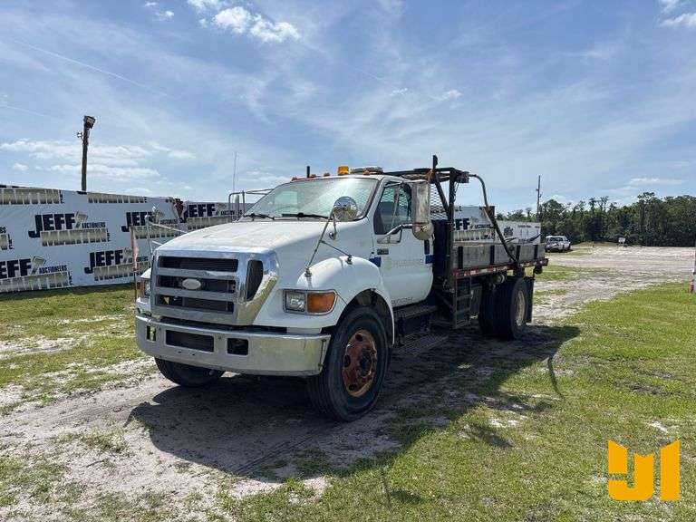 2007 FORD F-750 SINGLE AXLE DUMP TRUCK VIN: 3FRXF75T27V440007 - Jeff Martin Auctioneers, Inc.