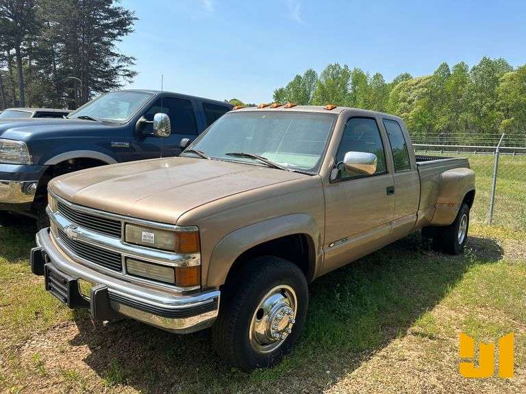 1994 CHEVROLET GMT-400 EXTENDED CAB 4X4 PICKUP VIN: 1GCHK39F0RE168159 ...
