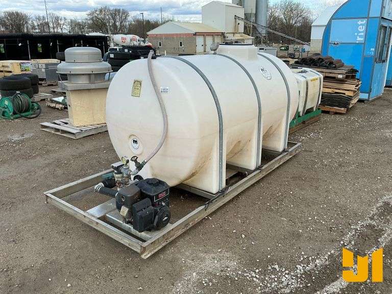 MINNESOTA WARNER CO. 700 GAL TANK - Jeff Martin Auctioneers, Inc.