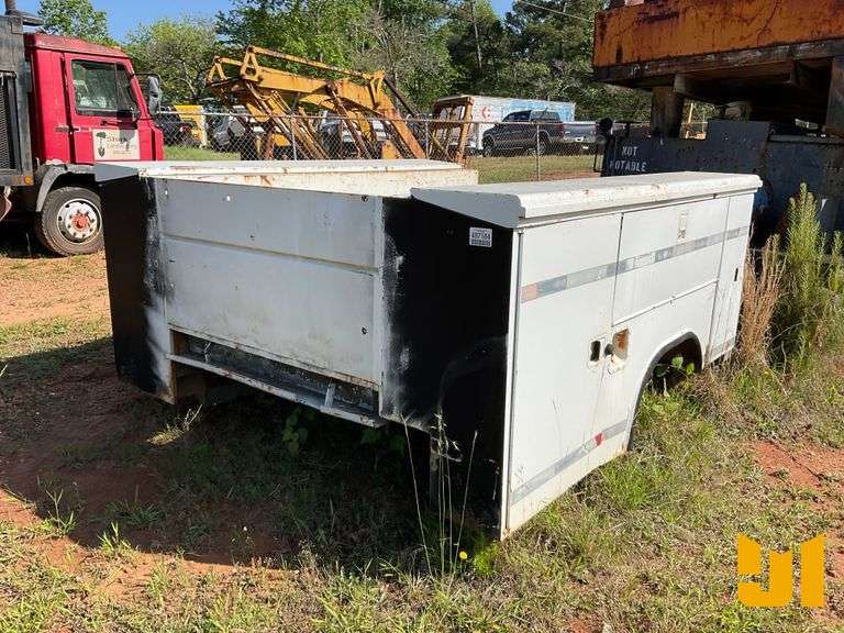 8’ READING UTILITY BODY BED - Jeff Martin Auctioneers, Inc.