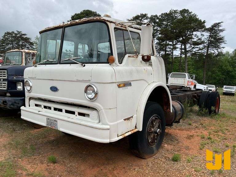 1985 FORD C700 S/A VIN: 1FDPC70H4FVA23146 - Jeff Martin Auctioneers, Inc.