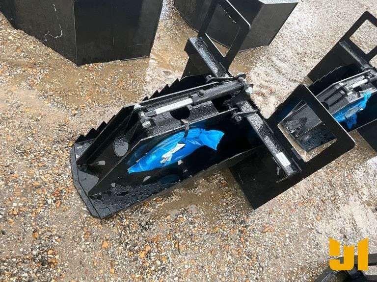 KC TREE SPADE BUCKET - Jeff Martin Auctioneers, Inc.