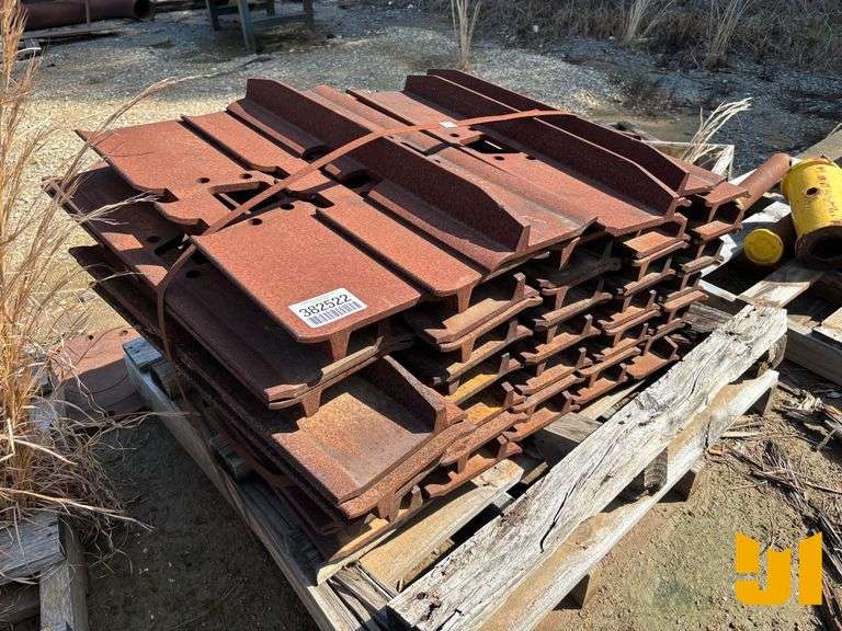 KOMATSU PC200, 210, 220, 240 27.5 IN. SINGLE GROUSER PADS - Jeff Martin ...