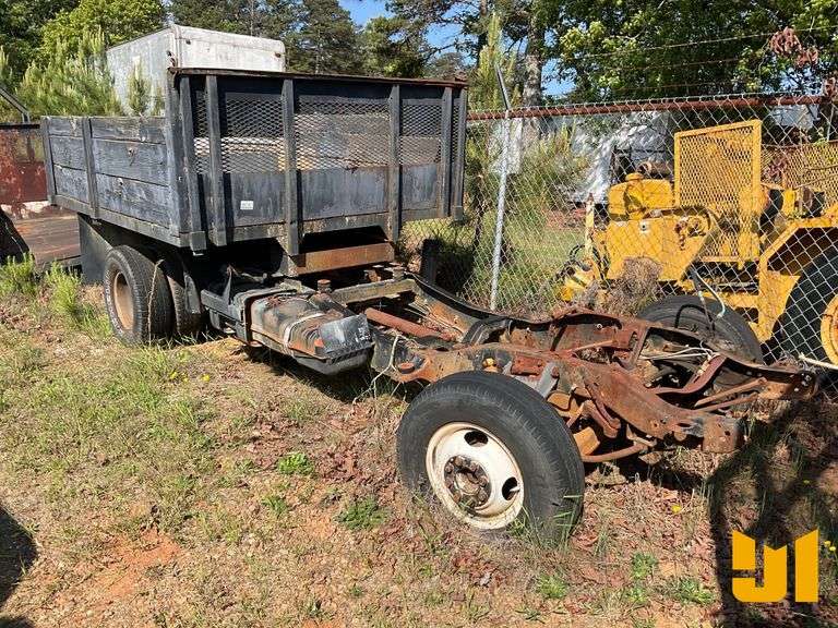 SINGLE AXLE CHASSIS WITH STEEL DUMP BED - Jeff Martin Auctioneers, Inc.