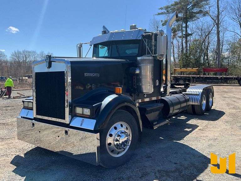 KENWORTH TANDEM AXLE DAY CAB TRUCK TRACTOR - Jeff Martin Auctioneers, Inc.