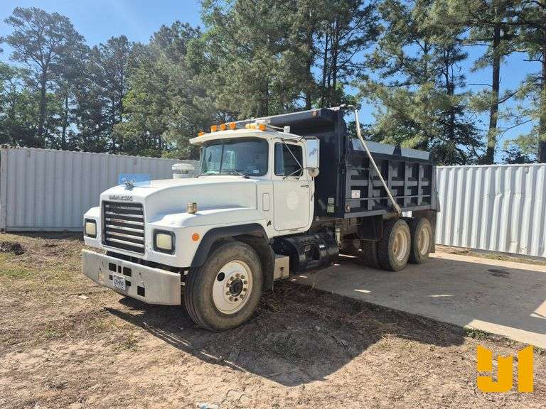 1999 MACK RD688S TANDEM AXLE DUMP TRUCK VIN: 1M2P267Y2XM040022 - Jeff Martin Auctioneers, Inc.