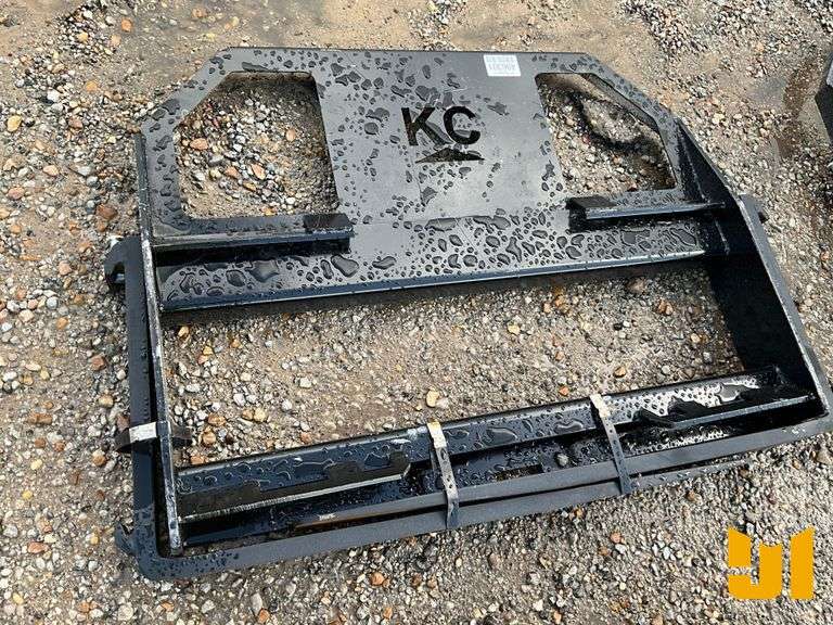 UNUSED KC 46 INCH FORK FRAME - Jeff Martin Auctioneers, Inc.