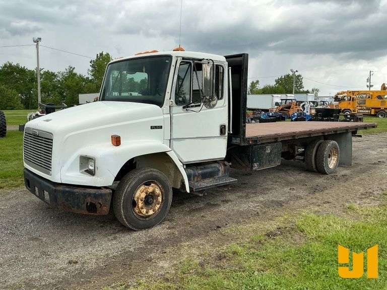 2002 FREIGHTLINER FL50 SINGLE AXLE REGULAR CAB FLATBED TRUCK VIN ...